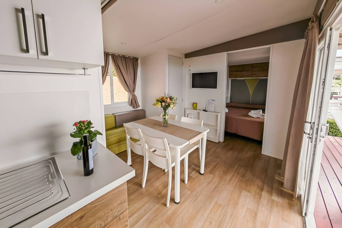 46 M² Mobilheim ∙ 2 Schlafzimmer ∙ 4 Gäste - Camerota