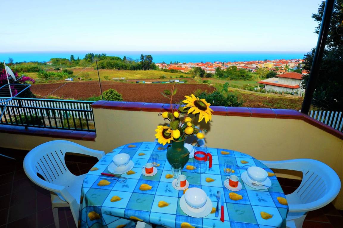 65 M² Apartamento ∙ 2 Habitaciones ∙ 6 Huéspedes - Tropea