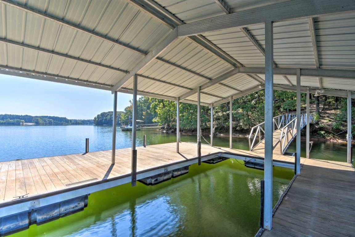 148 M² House ∙ 2 Bedrooms ∙ 8 Guests - Clemson