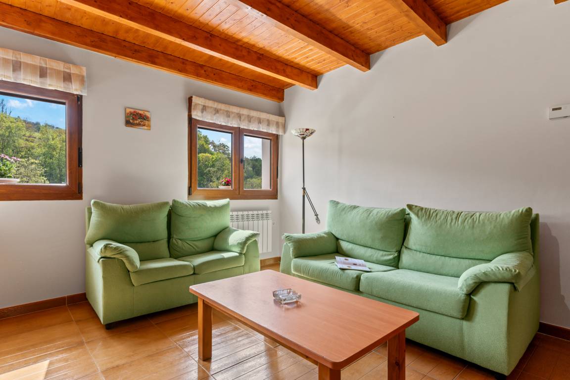 25 M² Huis ∙ 2 Slaapkamers ∙ 4 Gasten - Parres