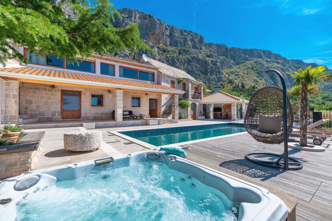250 M² Villa ∙ 3 Habitaciones ∙ 10 Huéspedes - Omiš
