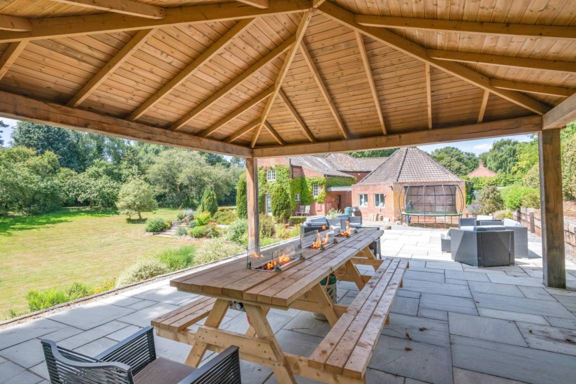 Cottage ∙ 7 Bedrooms ∙ 14 Guests - Wroxham