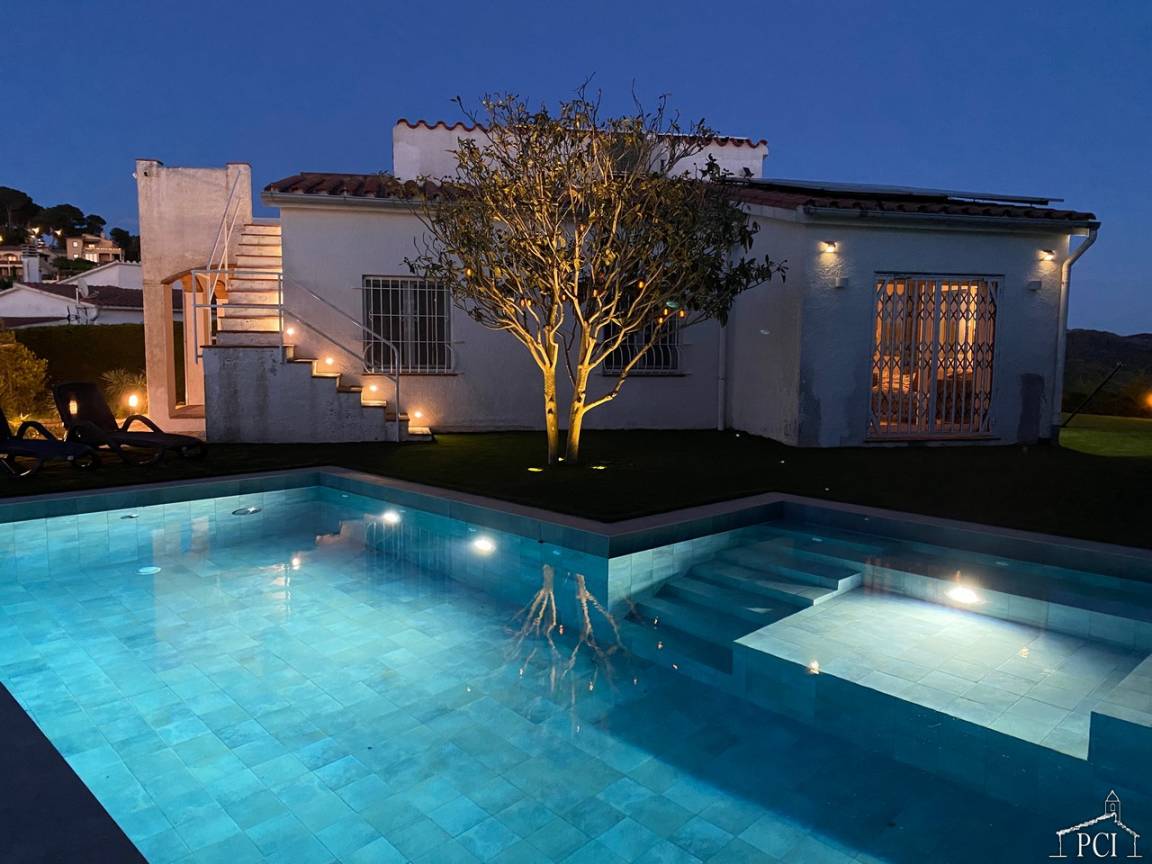 120 M² Villa ∙ 3 Bedrooms ∙ 6 Guests - Peratallada