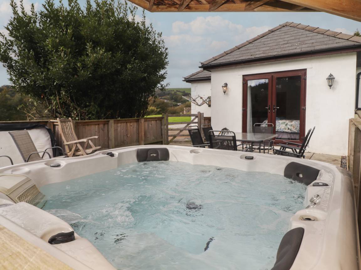 Cottage ∙ 2 Bedrooms ∙ 4 Guests - Bridgend