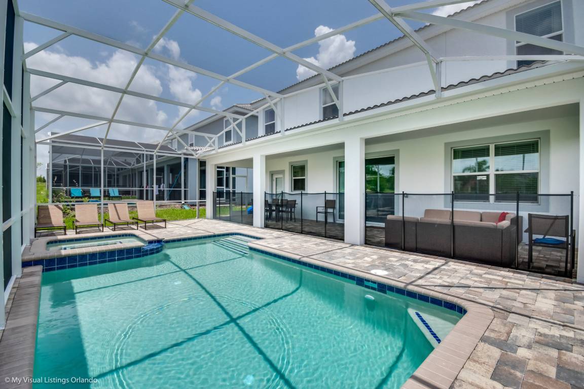 354 M² Villa ∙ 9 Bedrooms ∙ 20 Guests - Davenport, FL