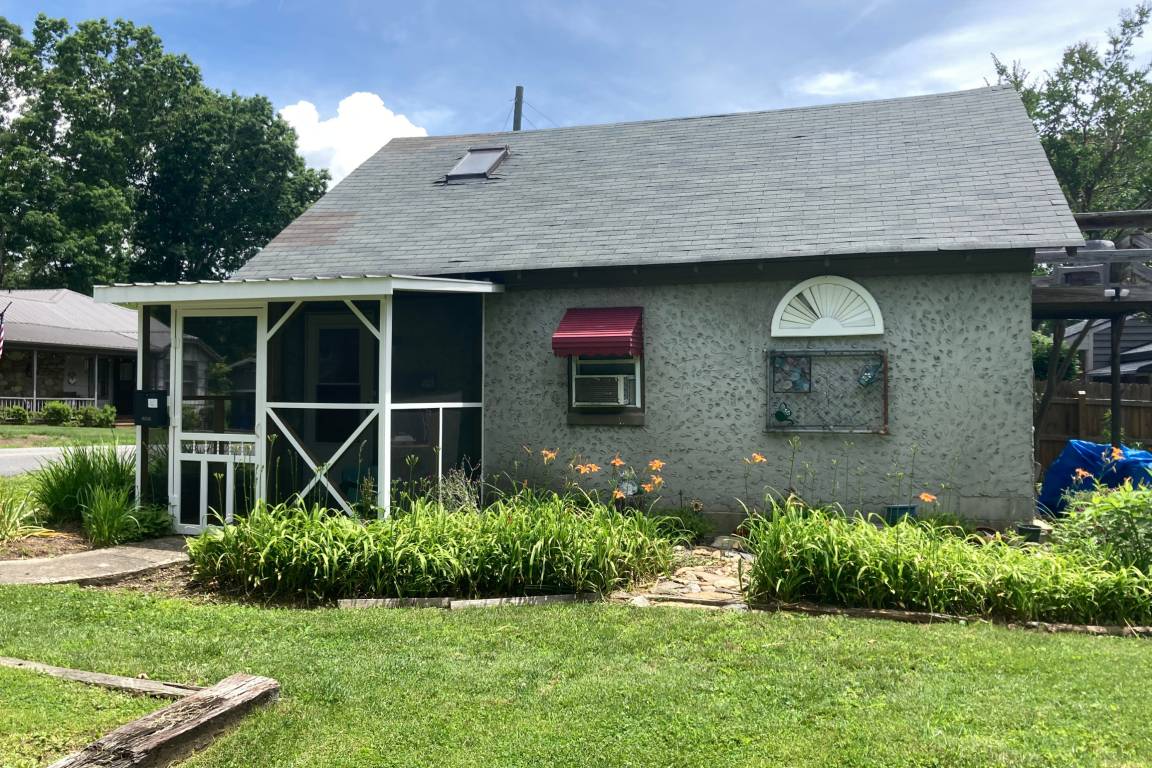 47 M² House ∙ 1 Bedroom ∙ 2 Guests - Black Mountain, NC