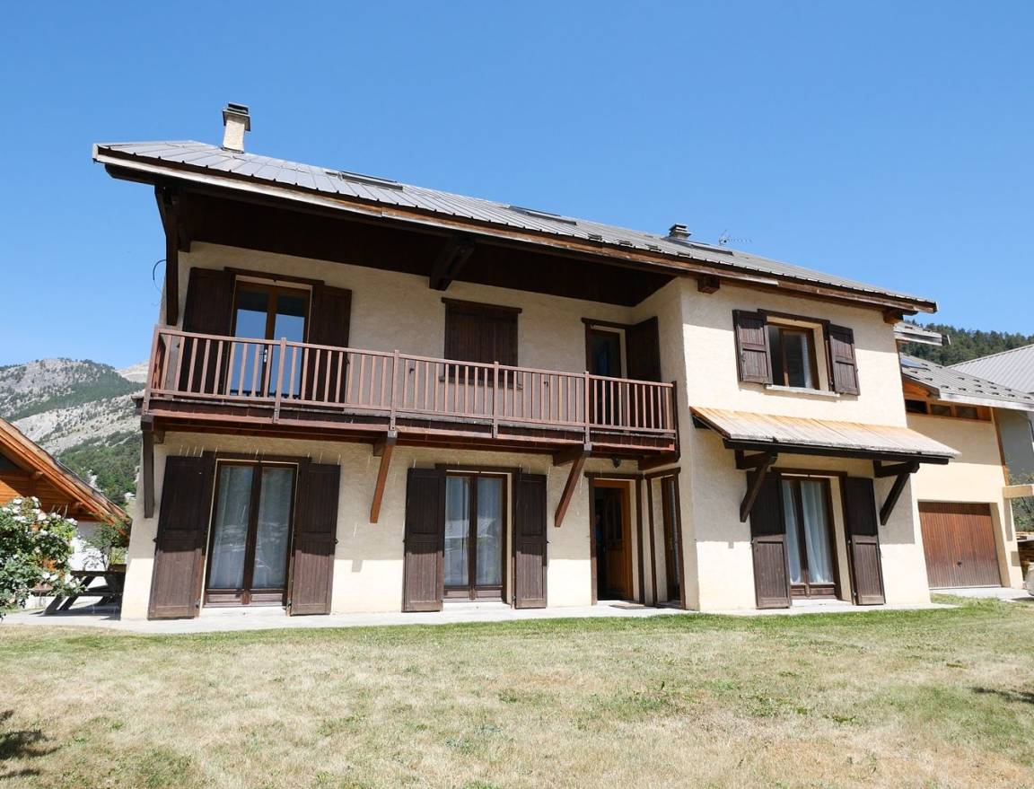 240 M² Gîte ∙ 6 Chambres ∙ 15 Personnes - Névache