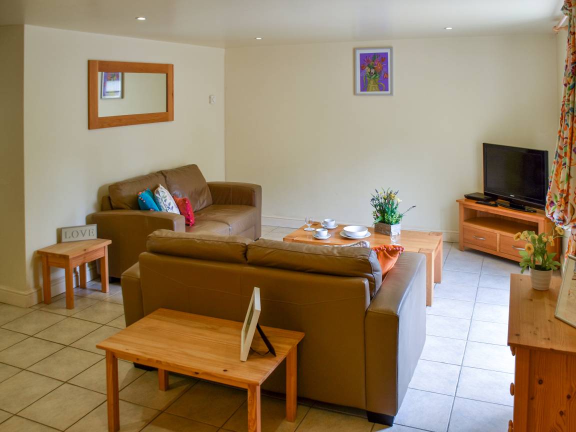 Cottage ∙ 2 Bedrooms ∙ 4 Guests - Peterborough