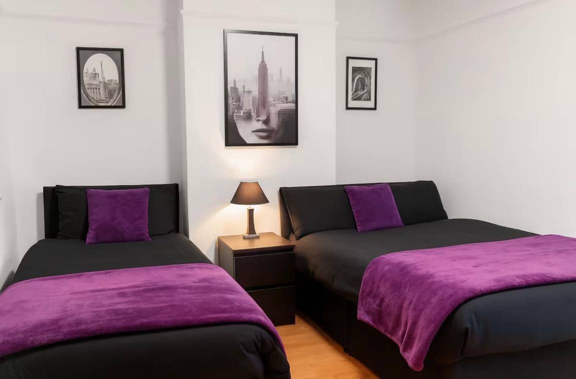 85 M² House ∙ 4 Bedrooms ∙ 10 Guests - Reading