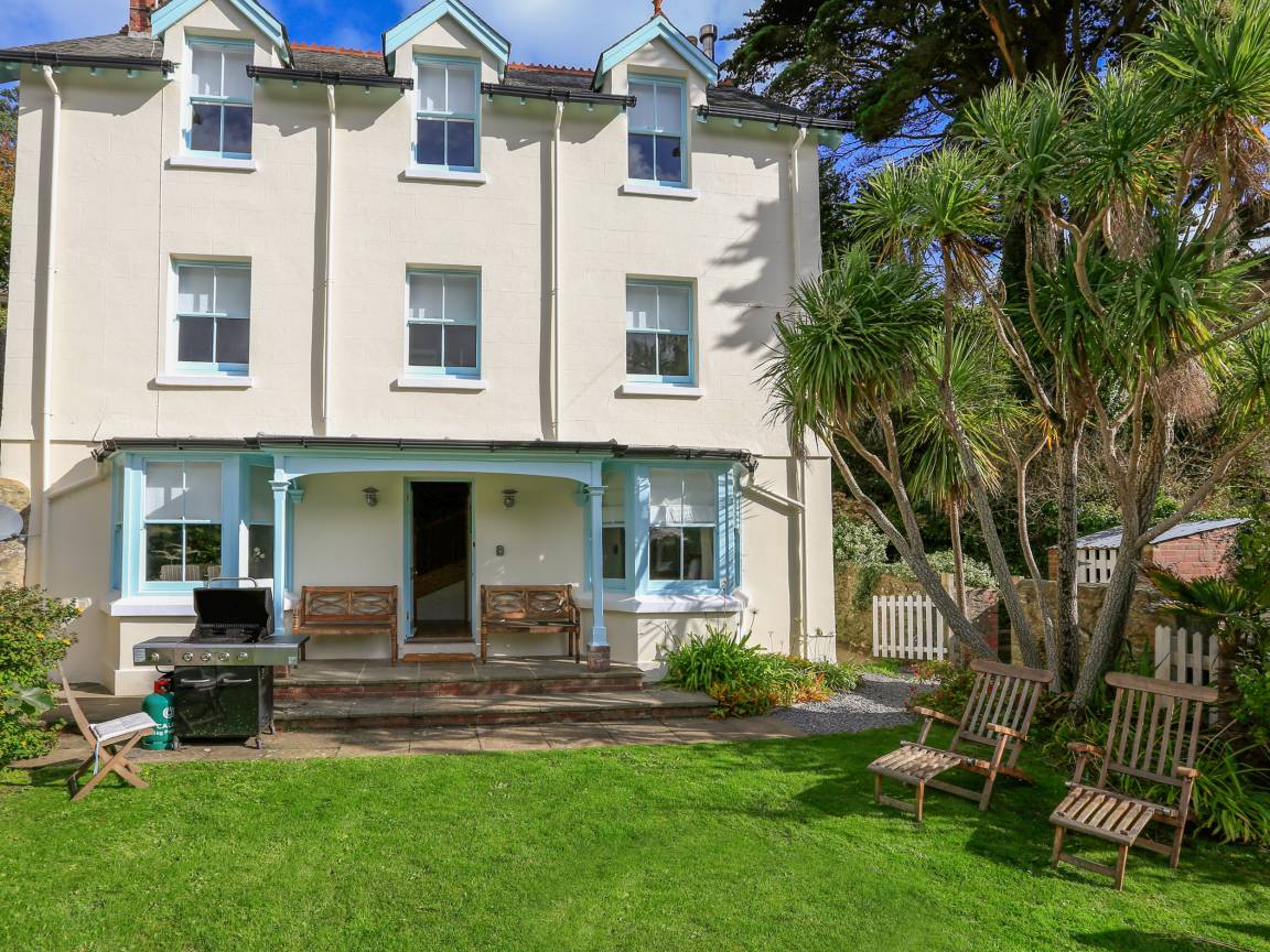 Cottage ∙ 6 Bedrooms ∙ 10 Guests - Salcombe