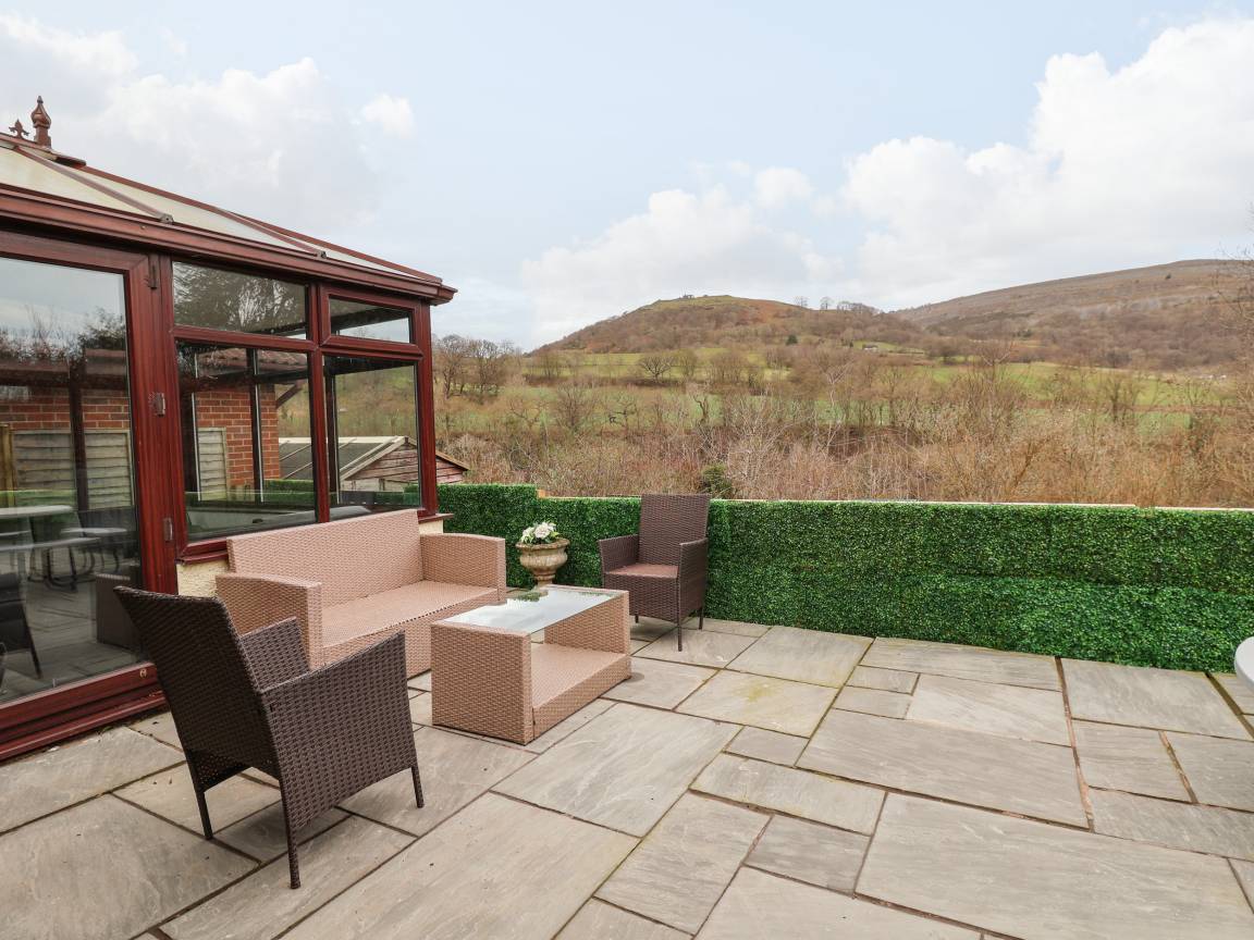 Cottage ∙ 6 Bedrooms ∙ 16 Guests - Llangollen
