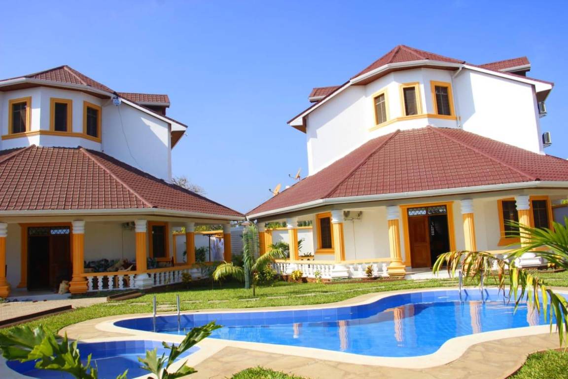540 M² Villa ∙ 4 Bedrooms ∙ 8 Guests - Diani Beach