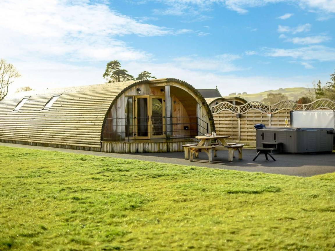 Lodge ∙ 2 Bedrooms ∙ 4 Guests - Wales