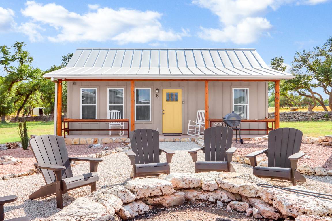 57 M² Cabin ∙ 2 Bedrooms ∙ 5 Guests - Driftwood, TX