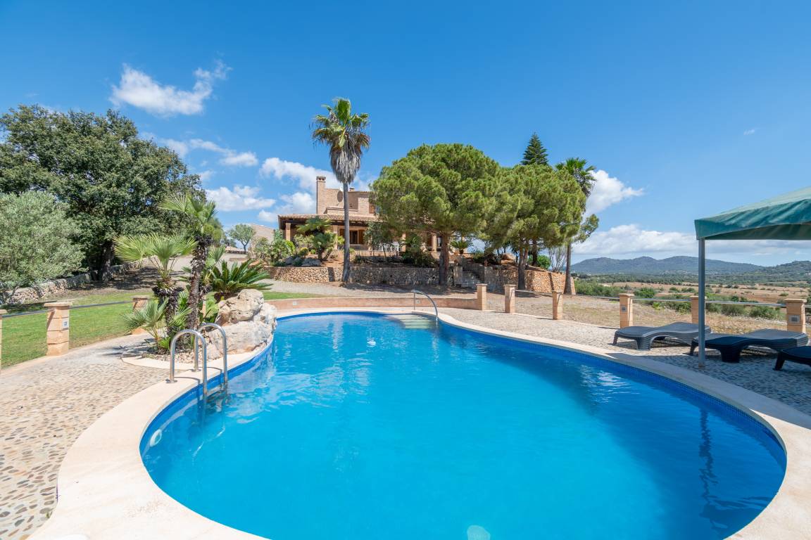 200 M² Villa ∙ 4 Habitaciones ∙ 8 Huéspedes - Cala Millor