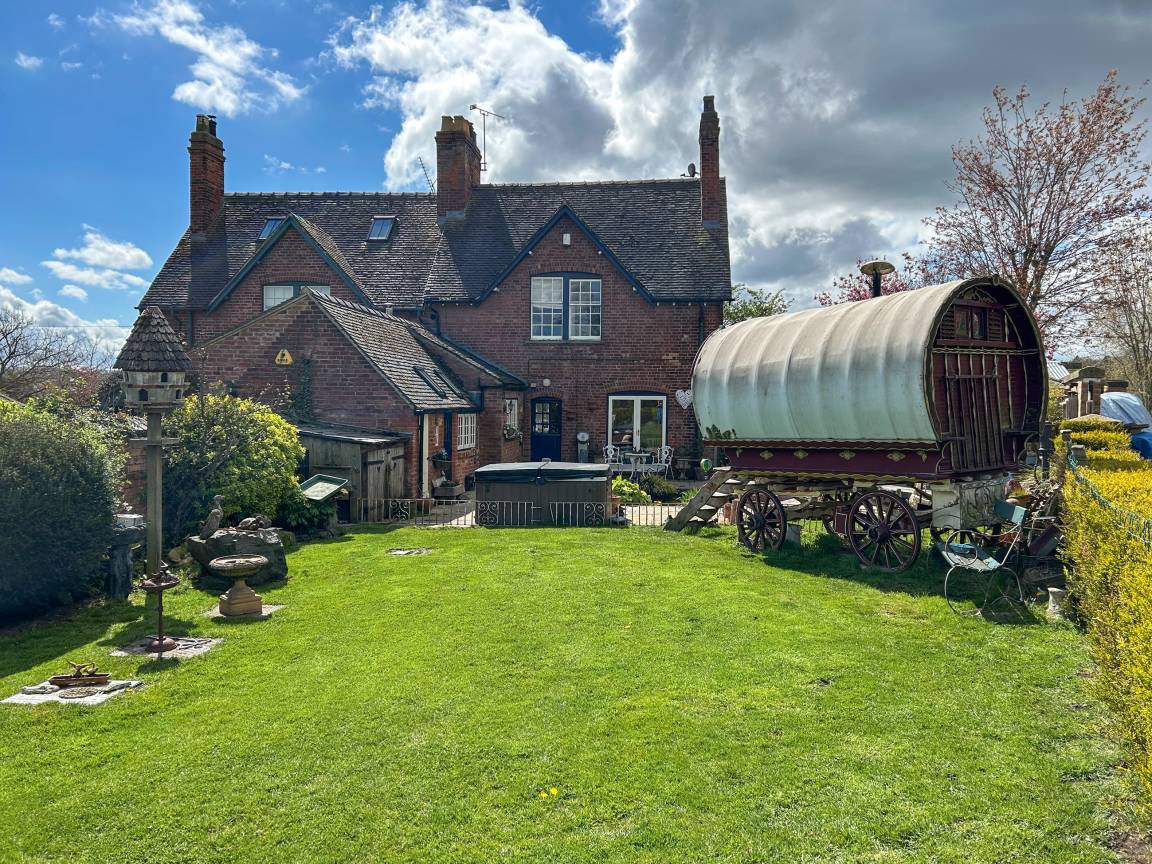 Cottage ∙ 2 Bedrooms ∙ 4 Guests - 더비