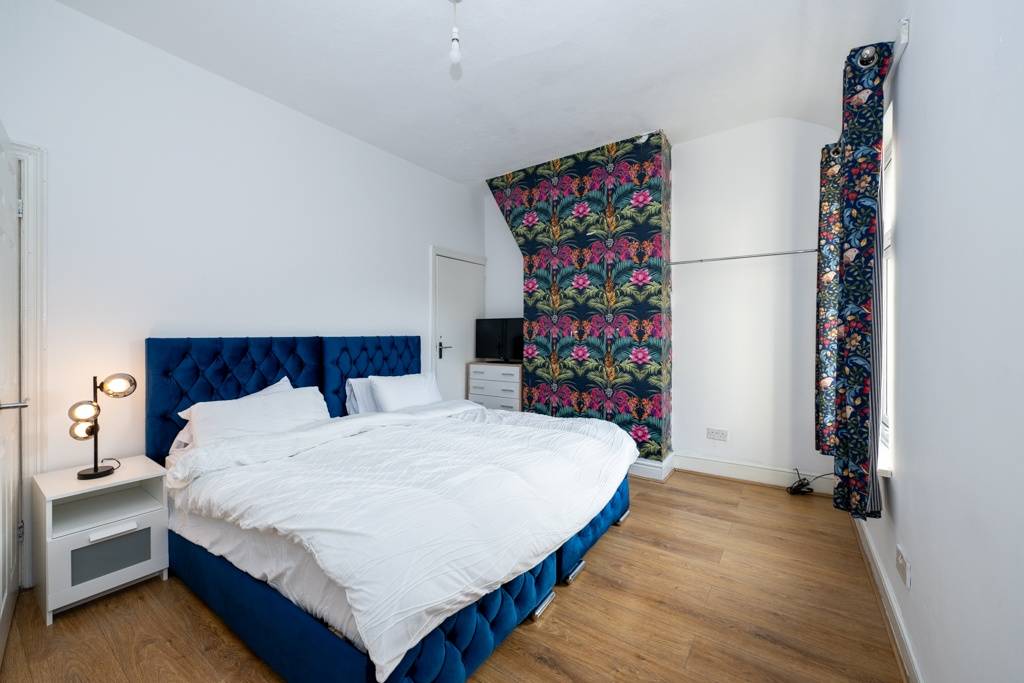 100 M² House ∙ 3 Bedrooms ∙ 7 Guests - Stoke-on-Trent