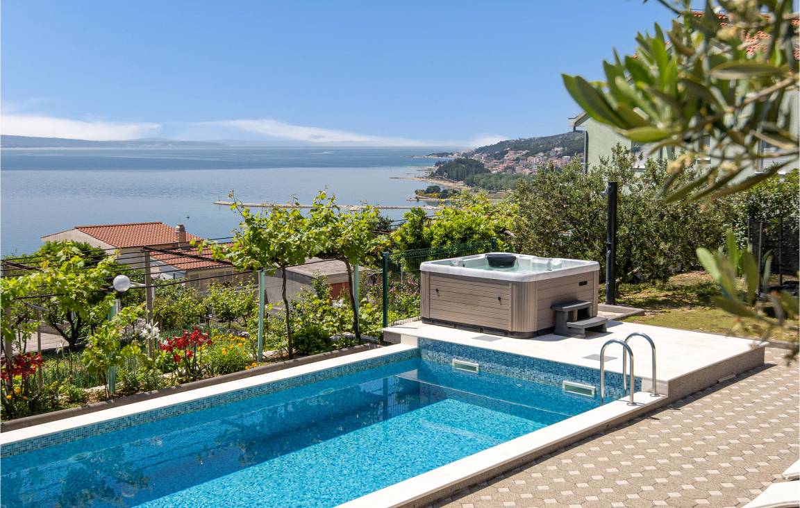 315 M² Ferienhaus ∙ 8 Schlafzimmer ∙ 16 Gäste - Omiš