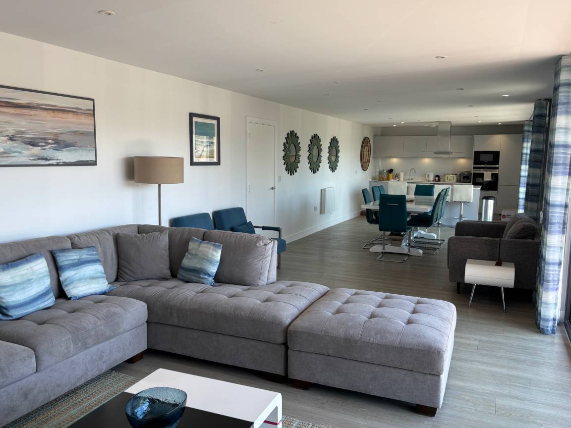 145 M² Apartment ∙ 4 Bedrooms ∙ 8 Guests - Barnstaple
