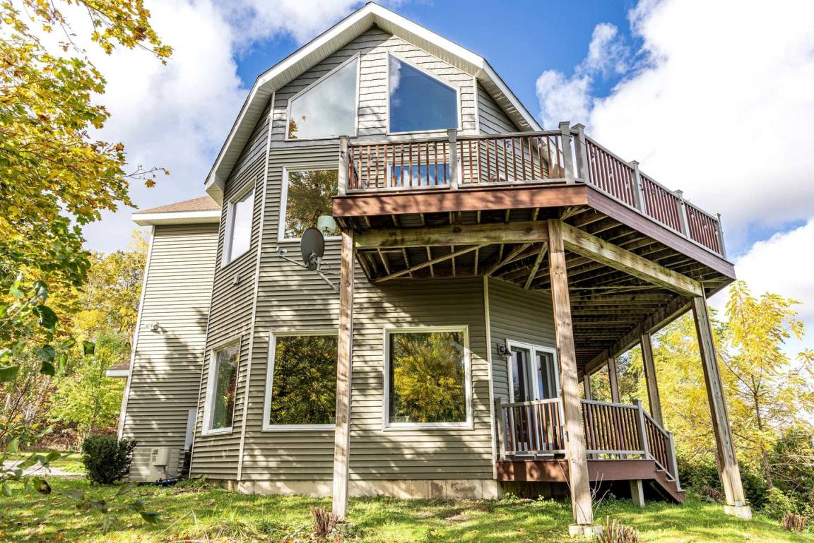 House ∙ 3 Bedrooms ∙ 12 Guests - St. Ignace, MI