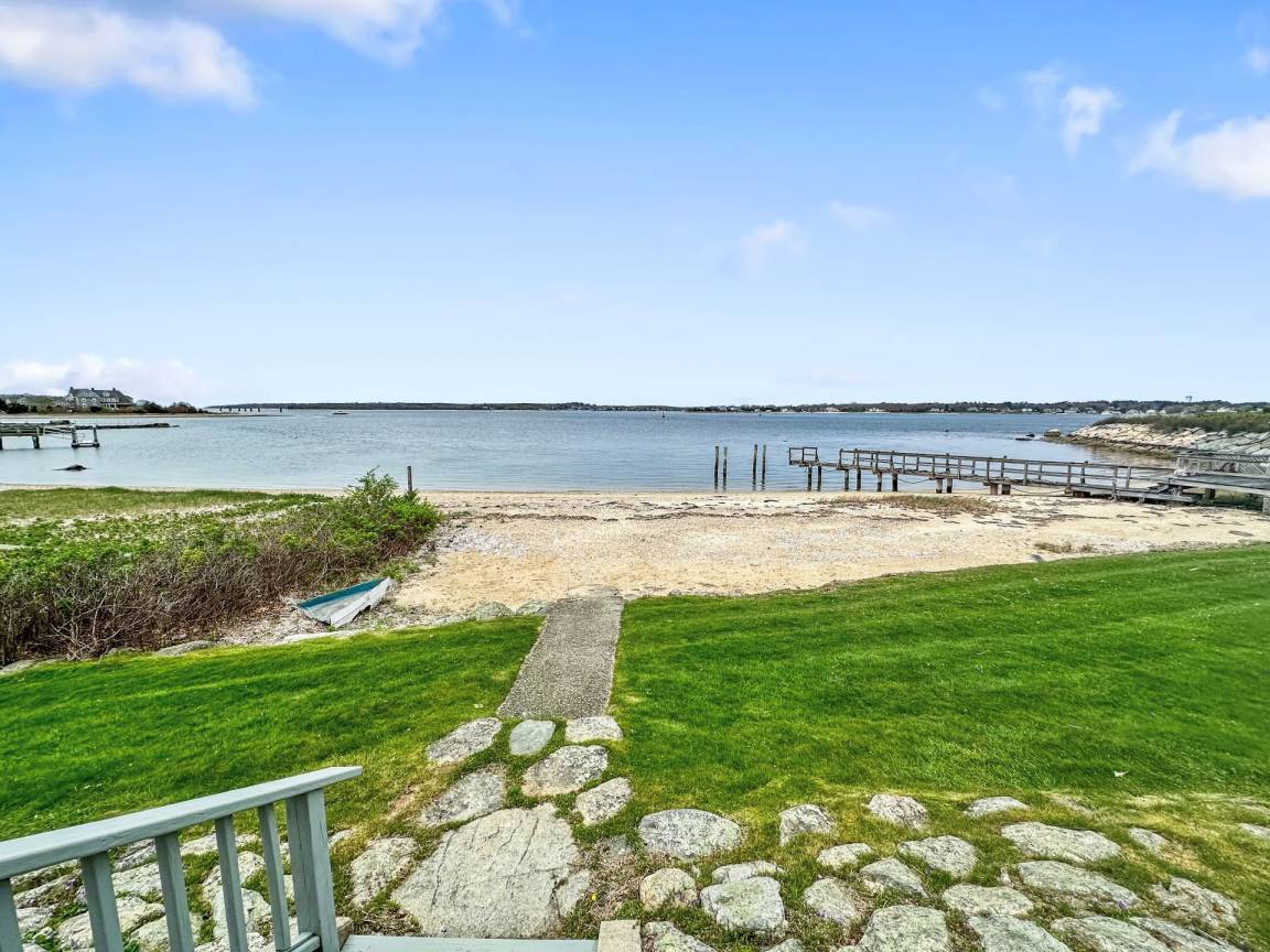 House ∙ 3 Bedrooms ∙ 6 Guests - Great Herring Pond, MA