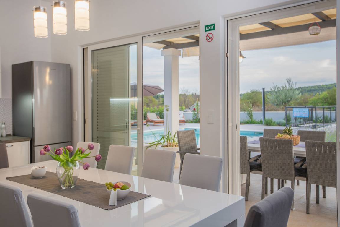 200 M² Ferienhaus ∙ 4 Schlafzimmer ∙ 10 Gäste - Maslinica