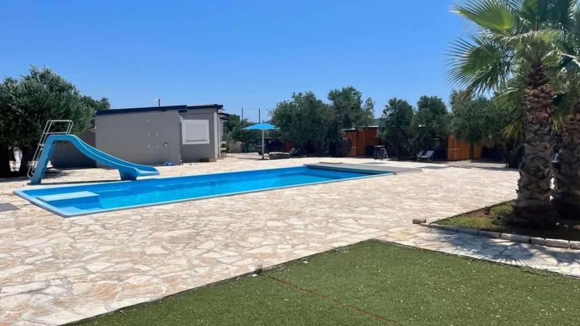 80 M² Ferienhaus ∙ 2 Schlafzimmer ∙ 4 Gäste - Tisno