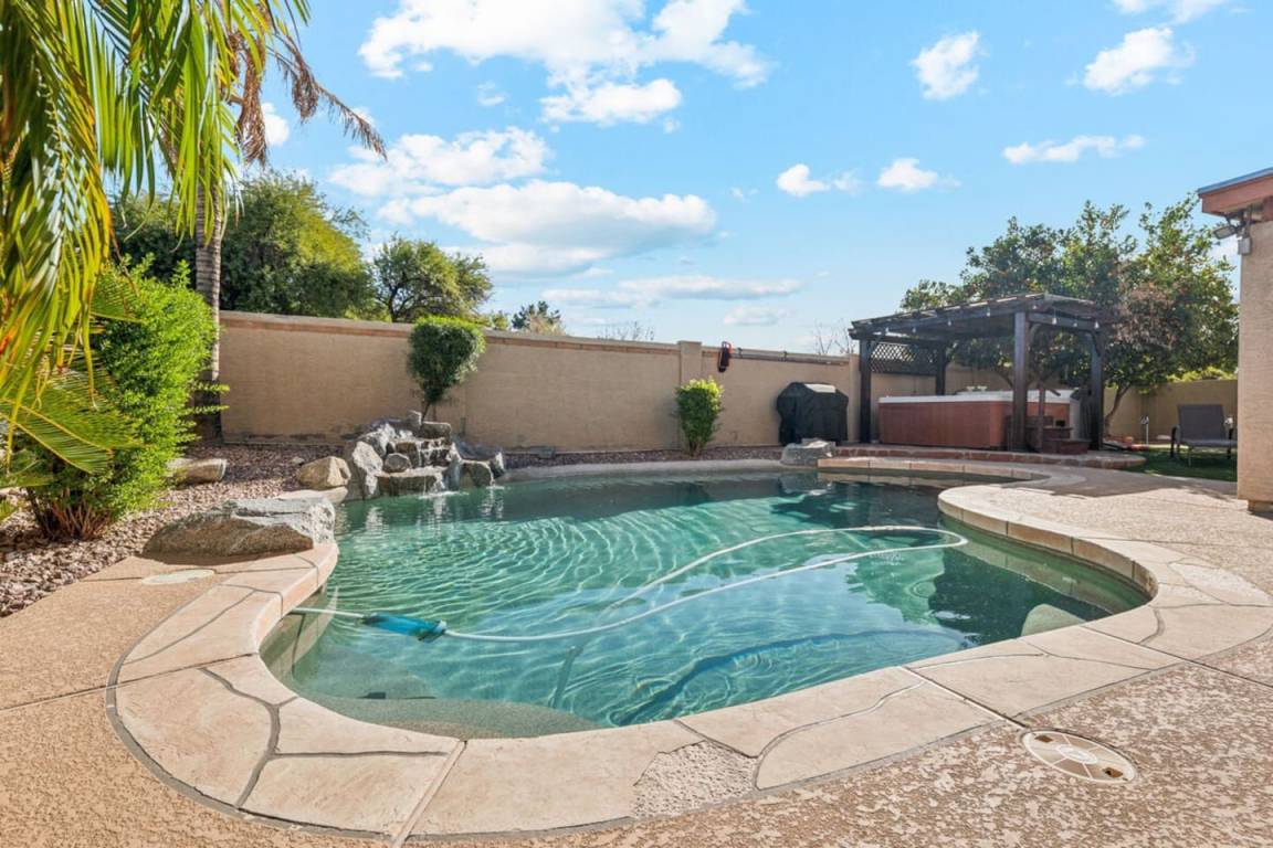 223 M² House ∙ 5 Bedrooms ∙ 10 Guests - Glendale, AZ
