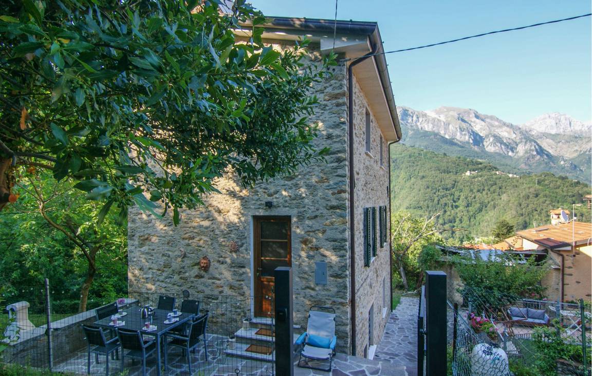 90 M² Ferienhaus ∙ 2 Schlafzimmer ∙ 6 Gäste - Pietrasanta