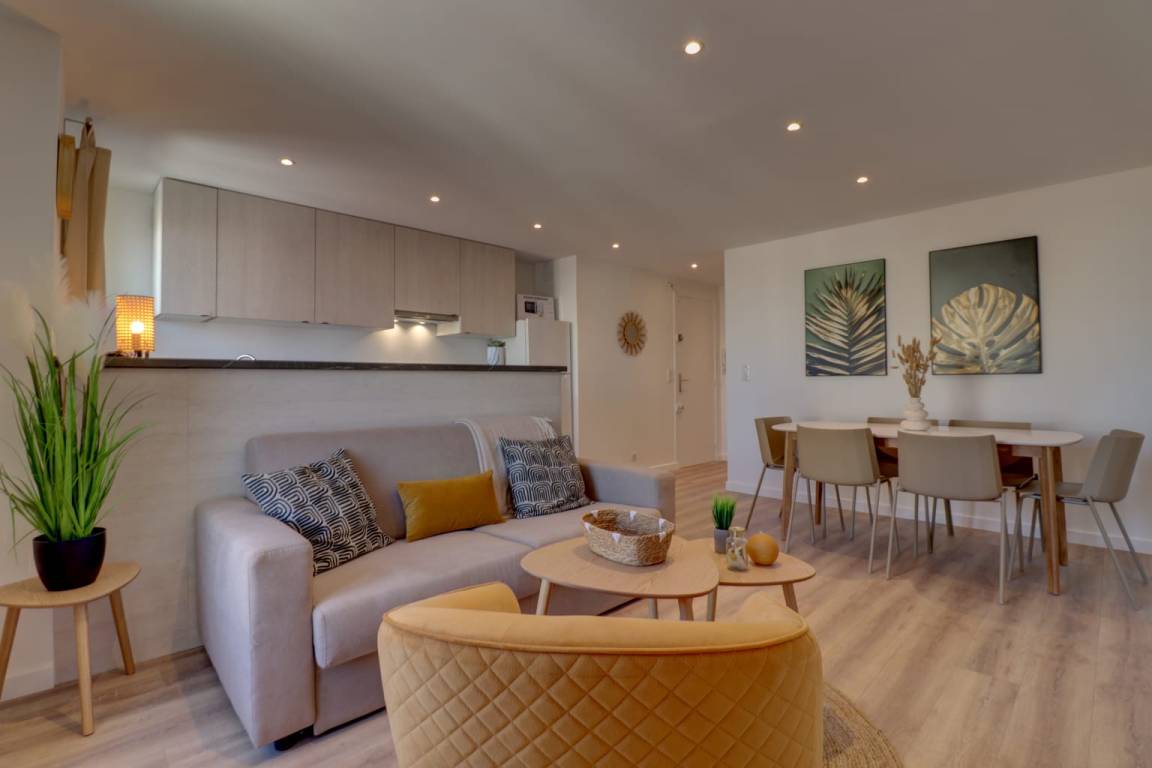 67 M² Apartment ∙ 3 Bedrooms ∙ 8 Guests - French Riviera