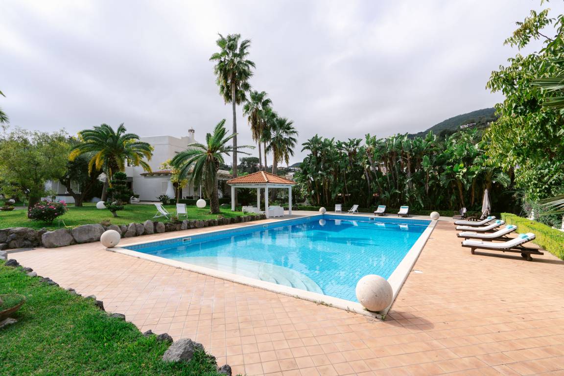360 M² Villa ∙ 6 Bedrooms ∙ 12 Guests - Ischia