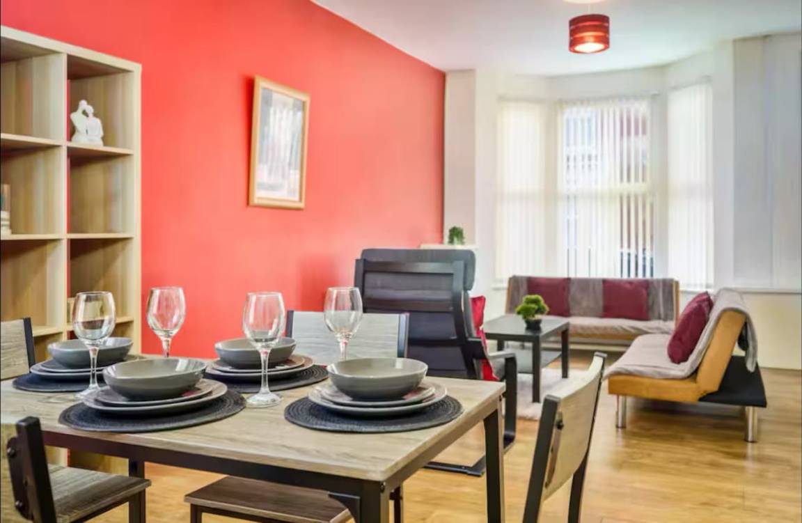 98 M² House ∙ 3 Bedrooms ∙ 7 Guests - Cheshire