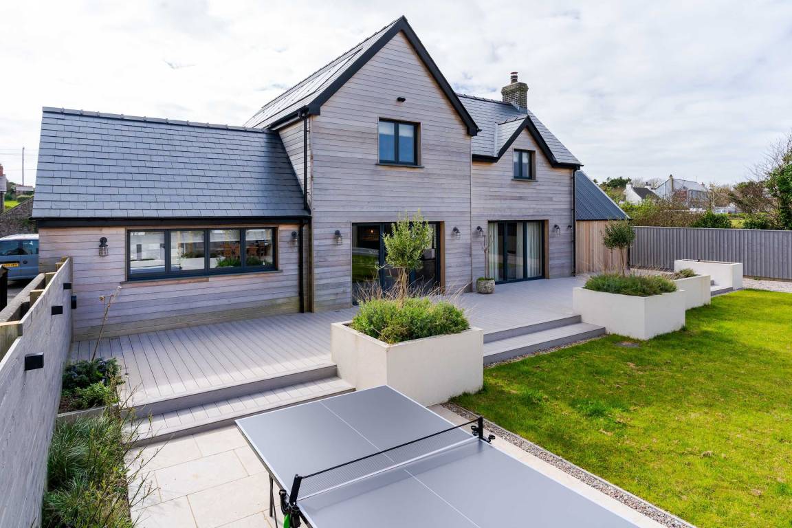 Apartment ∙ 4 Bedrooms ∙ 8 Guests - Little Haven