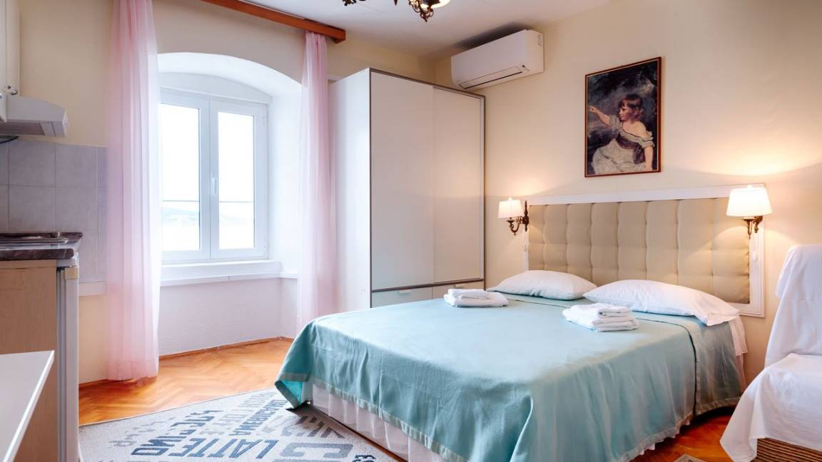 16 M² Hotel ∙ 1 Camera Da Letto ∙ 3 Ospiti - Comisa