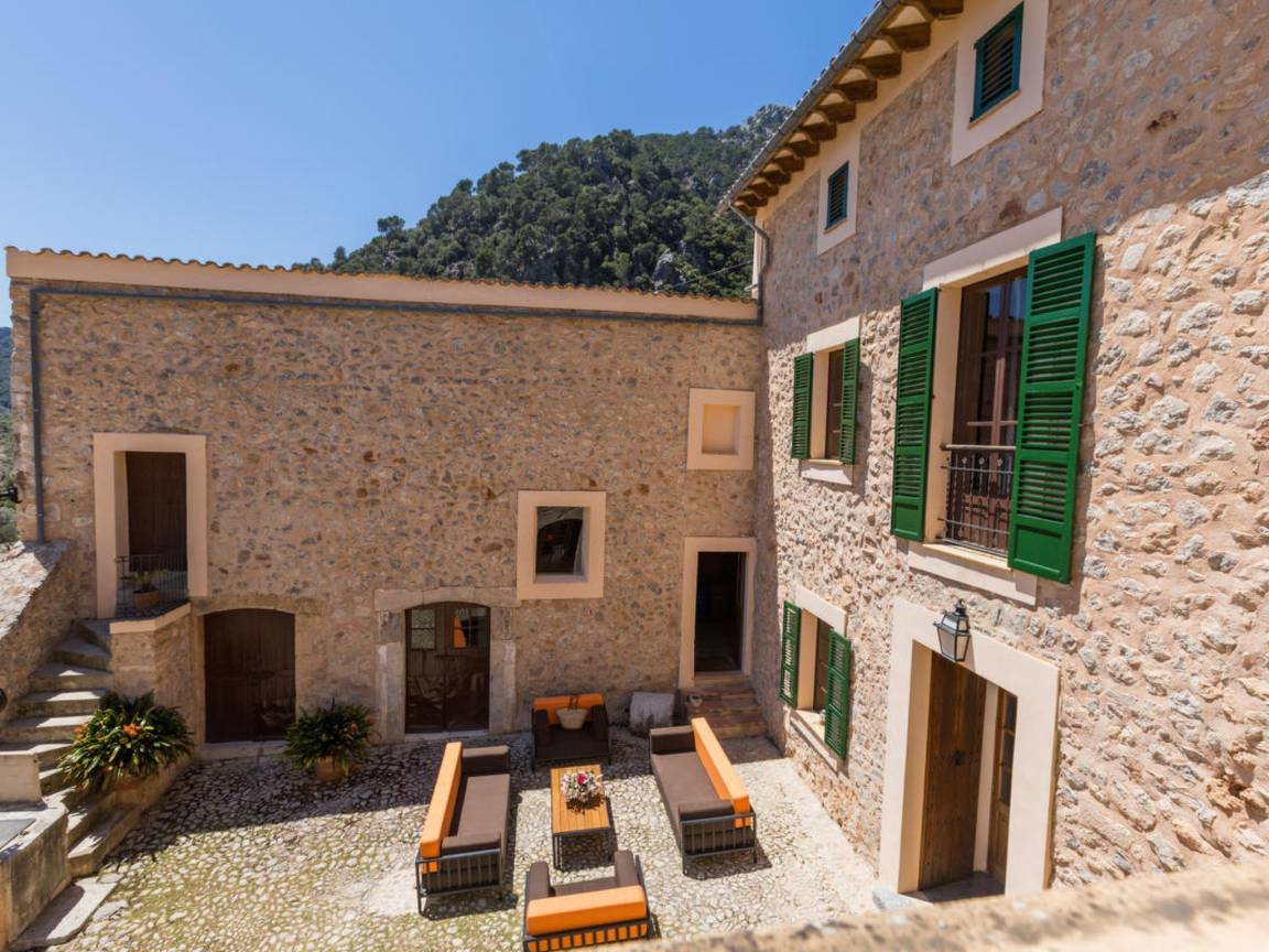 999 M² Ferienhaus ∙ 1 Schlafzimmer ∙ 16 Gäste - Sóller