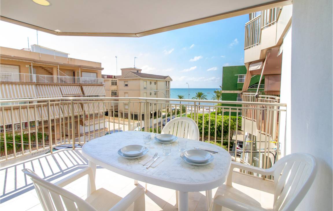 75 M² Apartamento ∙ 2 Habitaciones ∙ 5 Huéspedes - Santa Pola