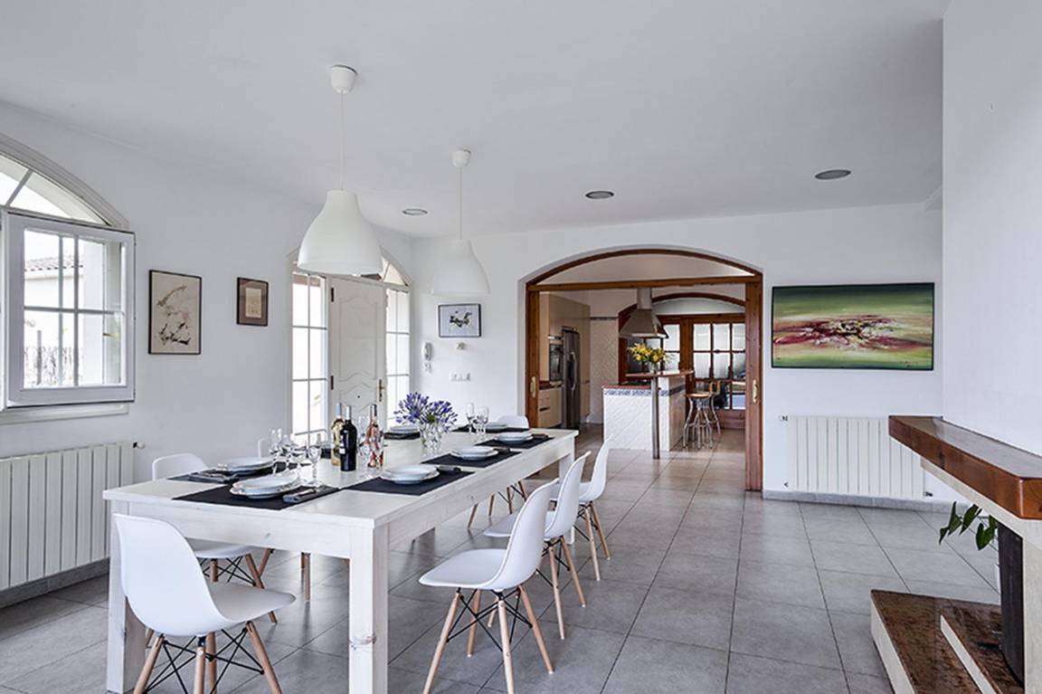 512 M² Ferienhaus ∙ 4 Schlafzimmer ∙ 12 Gäste - Garriguella