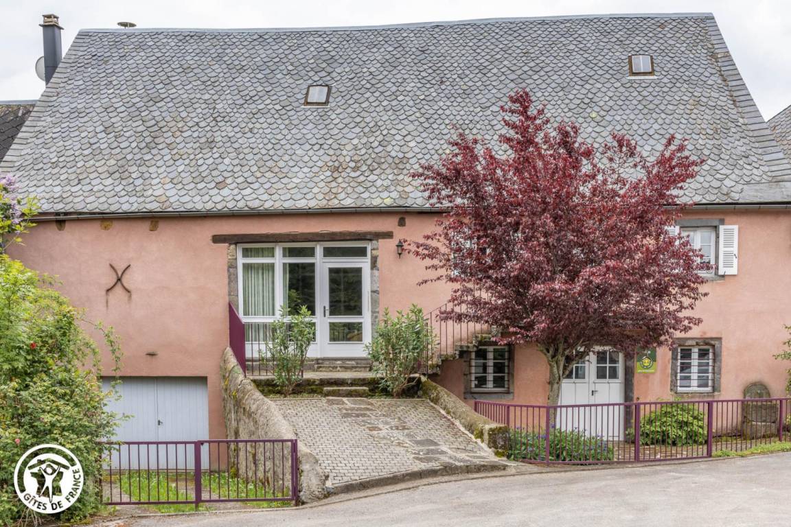 107 M² Gîte ∙ 3 Chambres ∙ 6 Personnes - Orcival