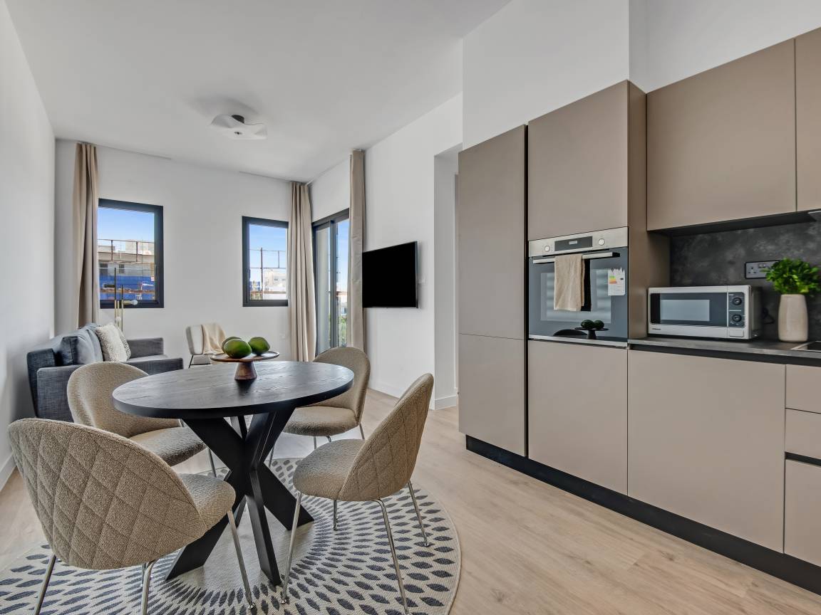 81 M² Apartment ∙ 3 Bedrooms ∙ 6 Guests - Лимассол
