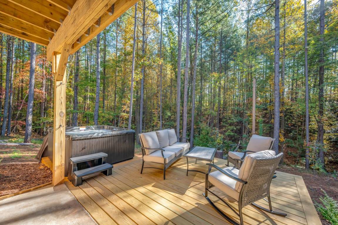 186 M² House ∙ 3 Bedrooms ∙ 8 Guests - Lake Lure, NC