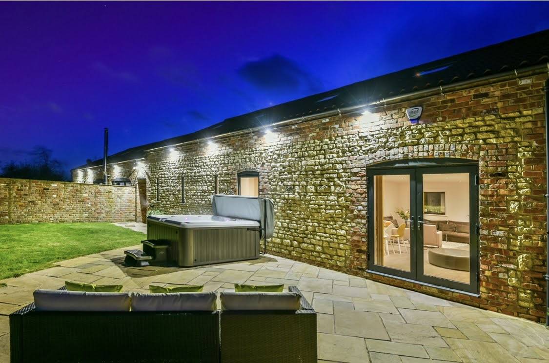 145 M² Unique Rental ∙ 4 Bedrooms ∙ 12 Guests - Lincoln