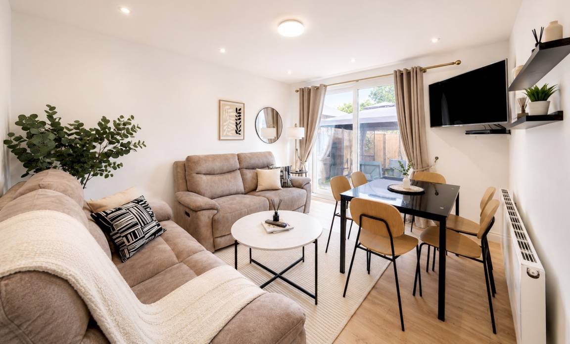 93 M² House ∙ 4 Bedrooms ∙ 7 Guests - Oxford