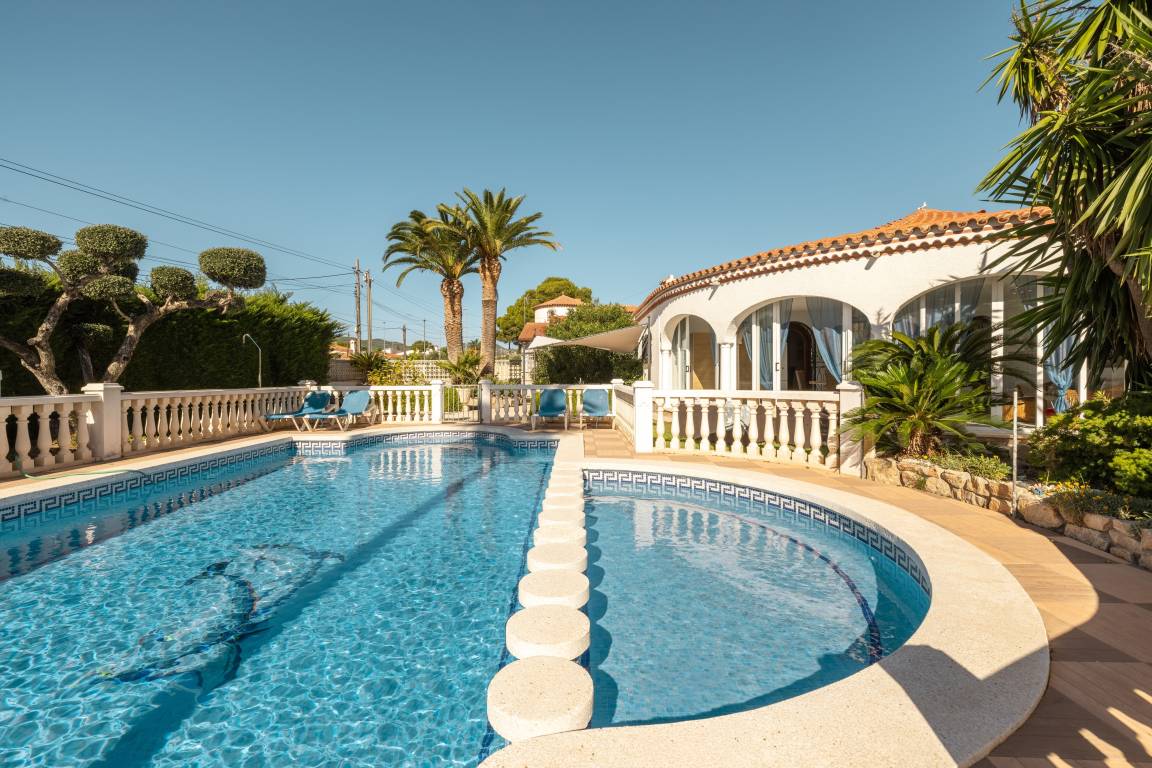 220 M² Villa ∙ 4 Chambres ∙ 10 Personnes - Mont-roig del Camp