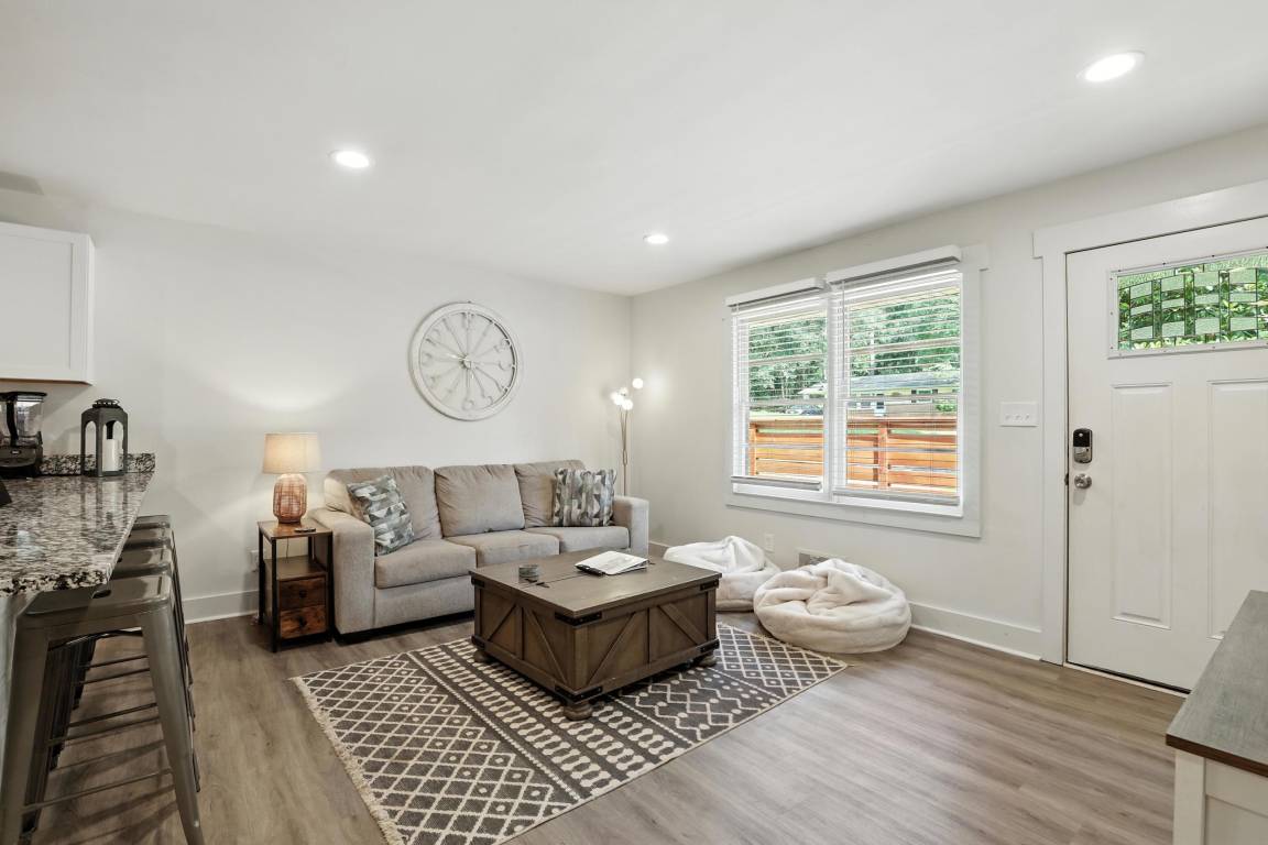 144 M² House ∙ 4 Bedrooms ∙ 10 Guests - Athens, GA