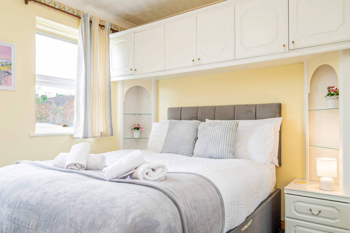 108 M² House ∙ 4 Bedrooms ∙ 6 Guests - Milton Keynes