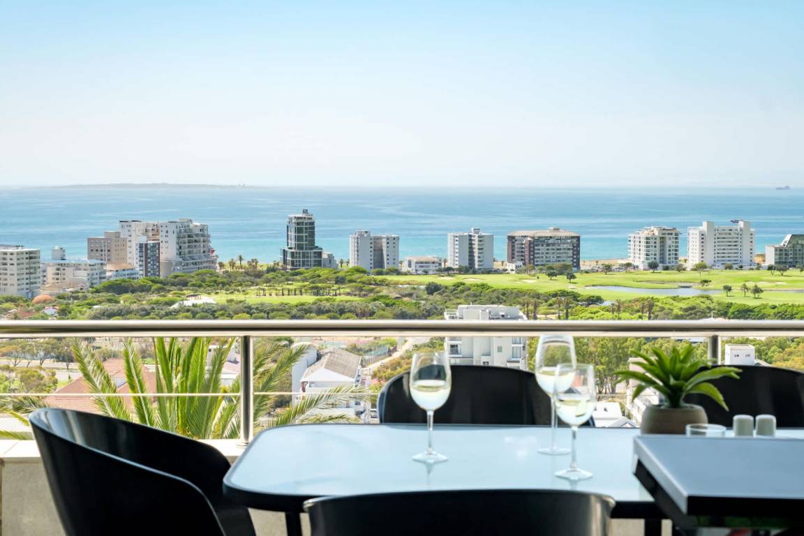 Apartment ∙ 3 Bedrooms ∙ 6 Guests - Camps Bay
