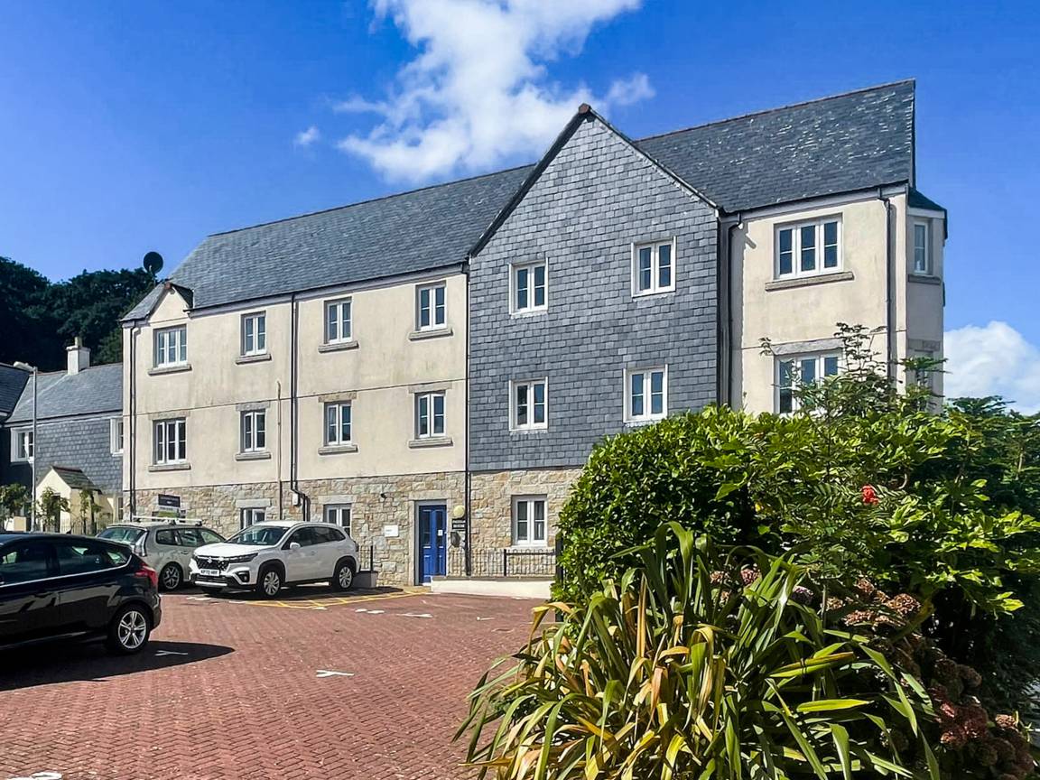 Apartment ∙ 2 Bedrooms ∙ 4 Guests - St Austell