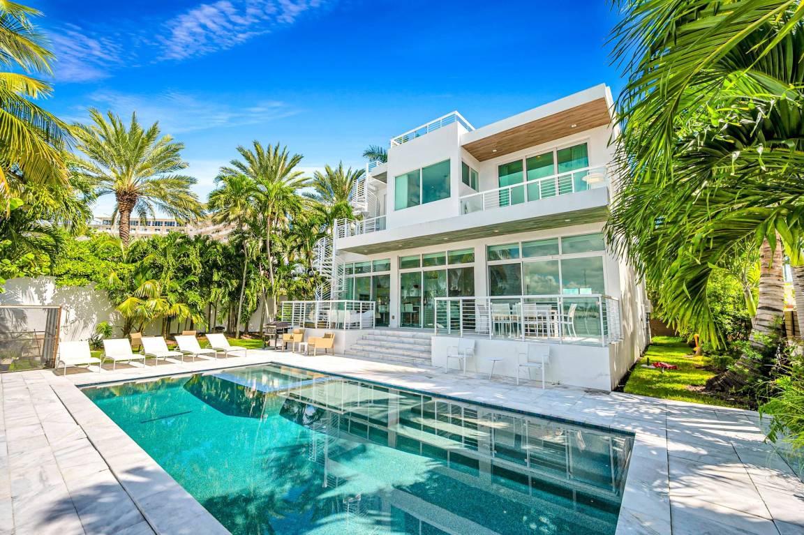 Villa ∙ 6 Bedrooms ∙ 11 Guests - Miami Beach, FL