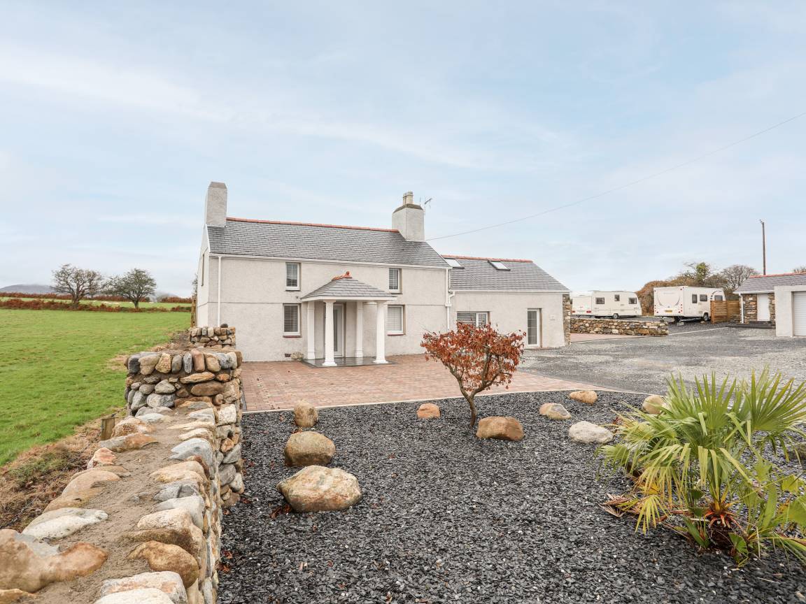 Cottage ∙ 2 Bedrooms ∙ 5 Guests - Pwllheli