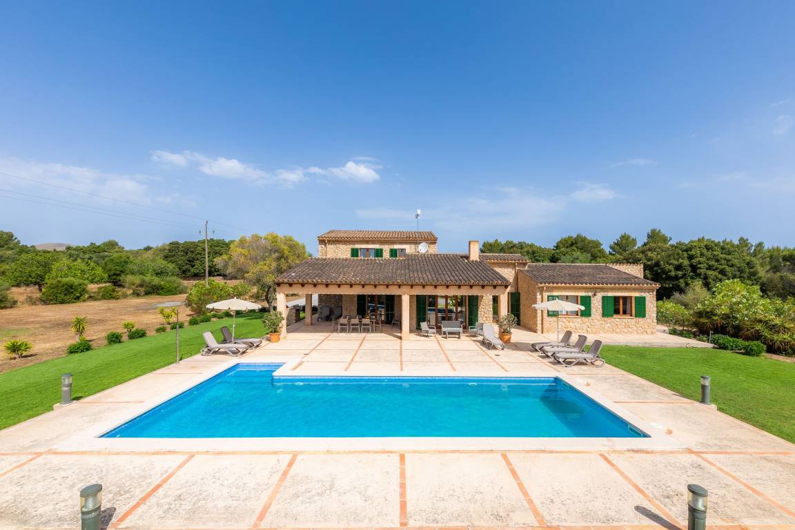 300 M² Finca ∙ 4 Bedrooms ∙ 8 Guests - Mallorca
